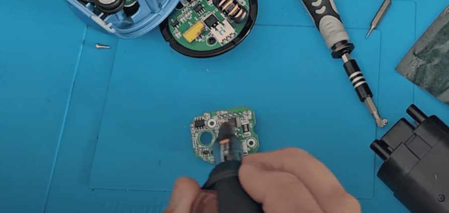 Renpho Massage Gun Not Charging (FIXED!) - Devices Mag